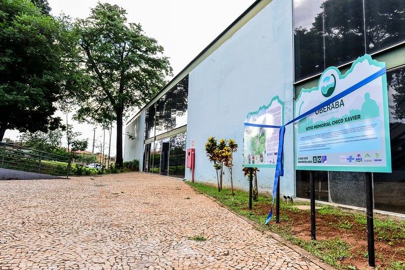 Alunos da rede municipal percorrem pontos turísticos para celebrar um ...